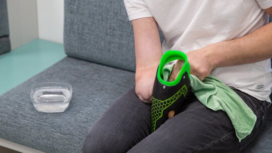 Cleaning instructions: arm prosthesis & liner